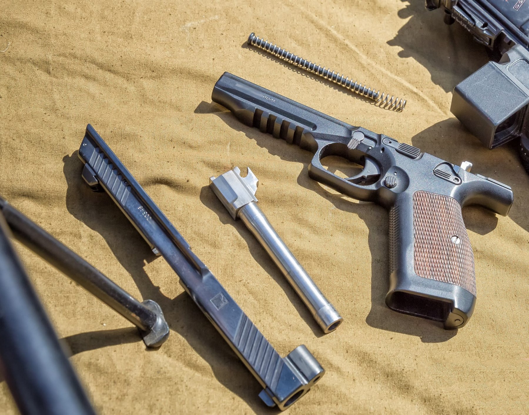 Lebedev PL14, the new semiautomatic pistol from the Kalashnikov Concern ...