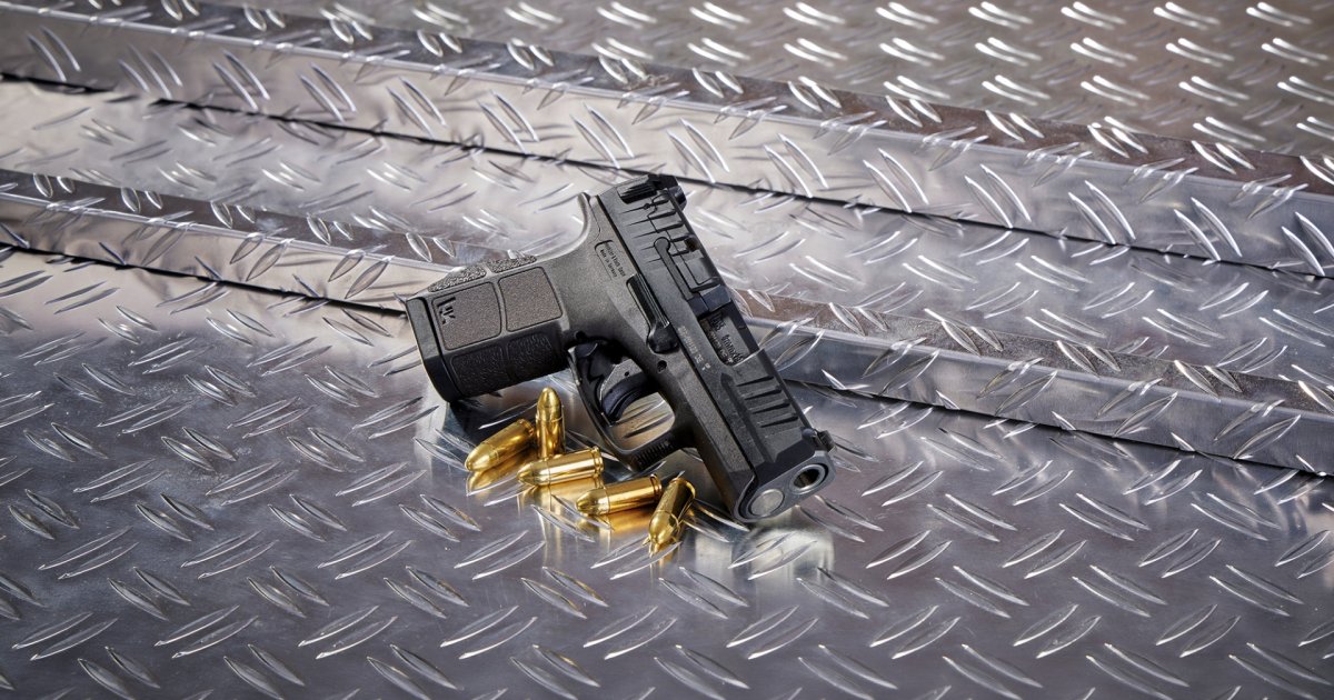 HK SFP9 CC OR: The 9mm subcompact pistol tested on the shooting range ...