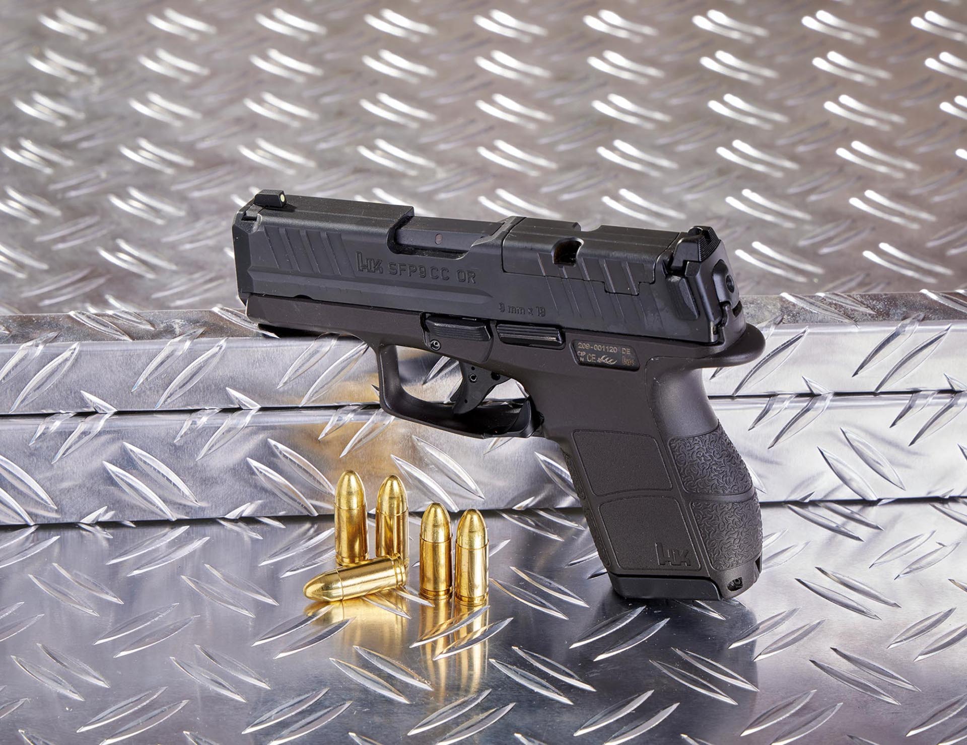 HK SFP9 CC OR: The 9mm subcompact pistol tested on the shooting range ...